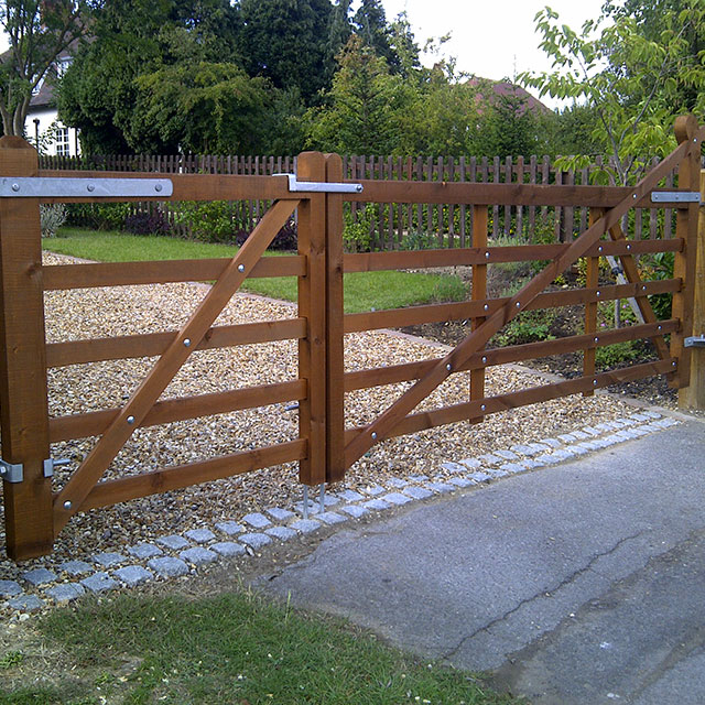 Lee Sharman Fencing & Landscaping - Gates